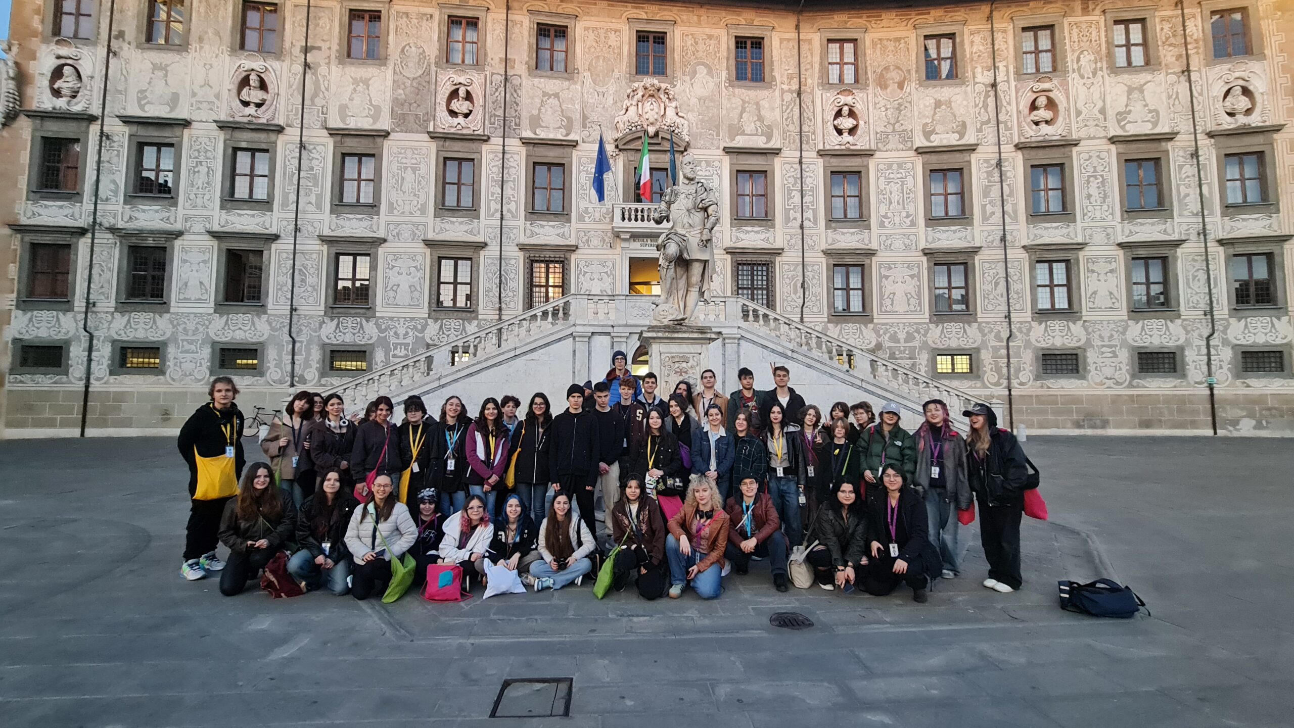 Expoziția tinerilor artiști de la Liceul de Arte Plastice "Nicolae ...